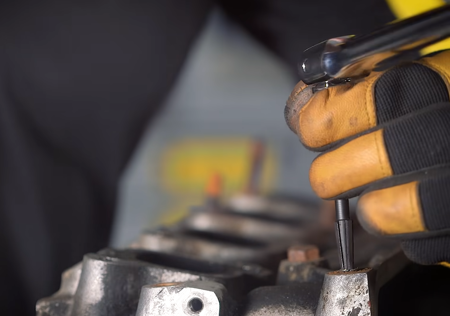 How to Cut a Bolt in a Tight Space? - ToolsProfy