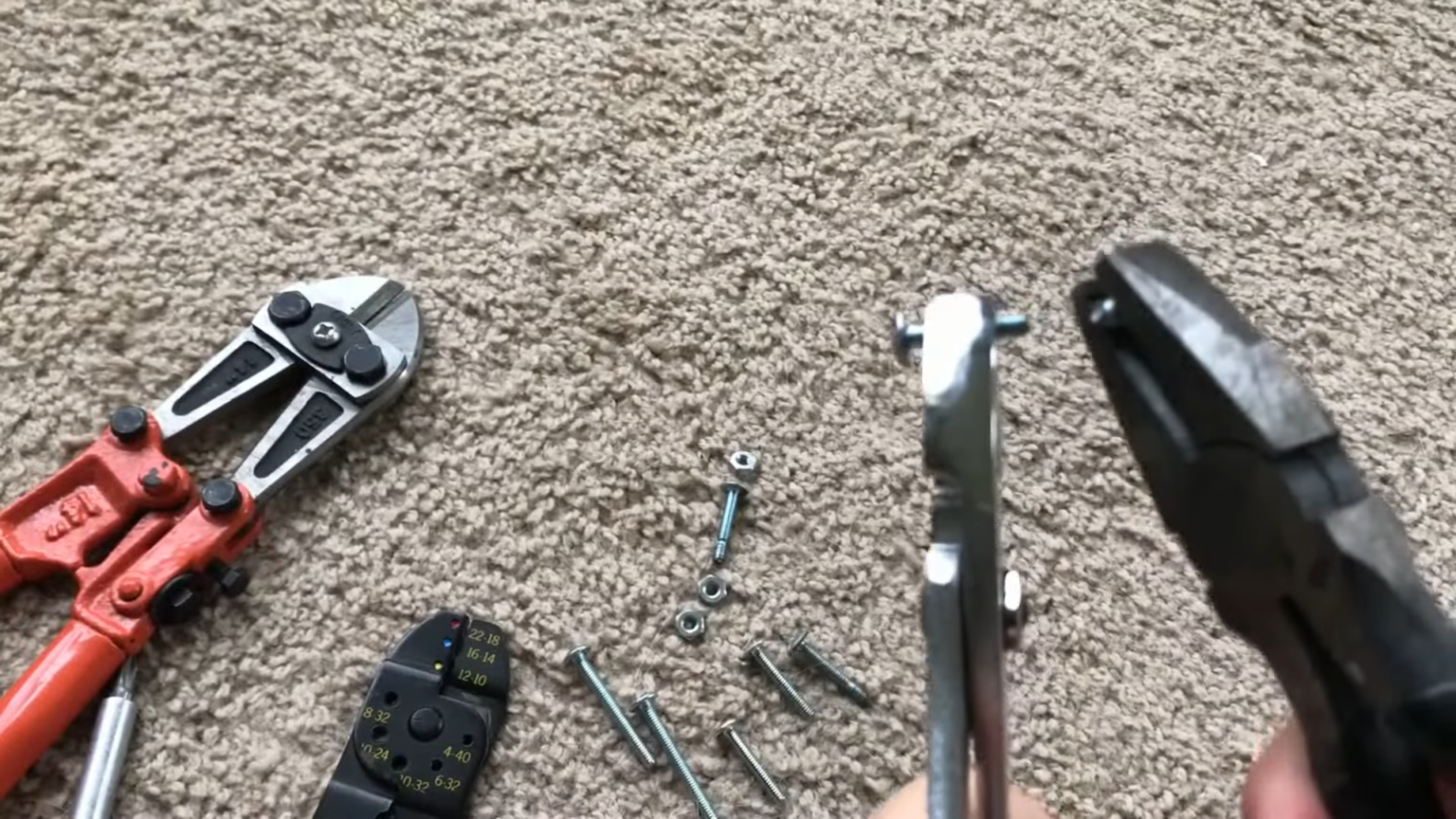 How to Cut a Bolt in a Tight Space? - ToolsProfy