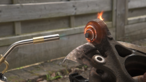 How to Cut a Bolt in a Tight Space? - ToolsProfy