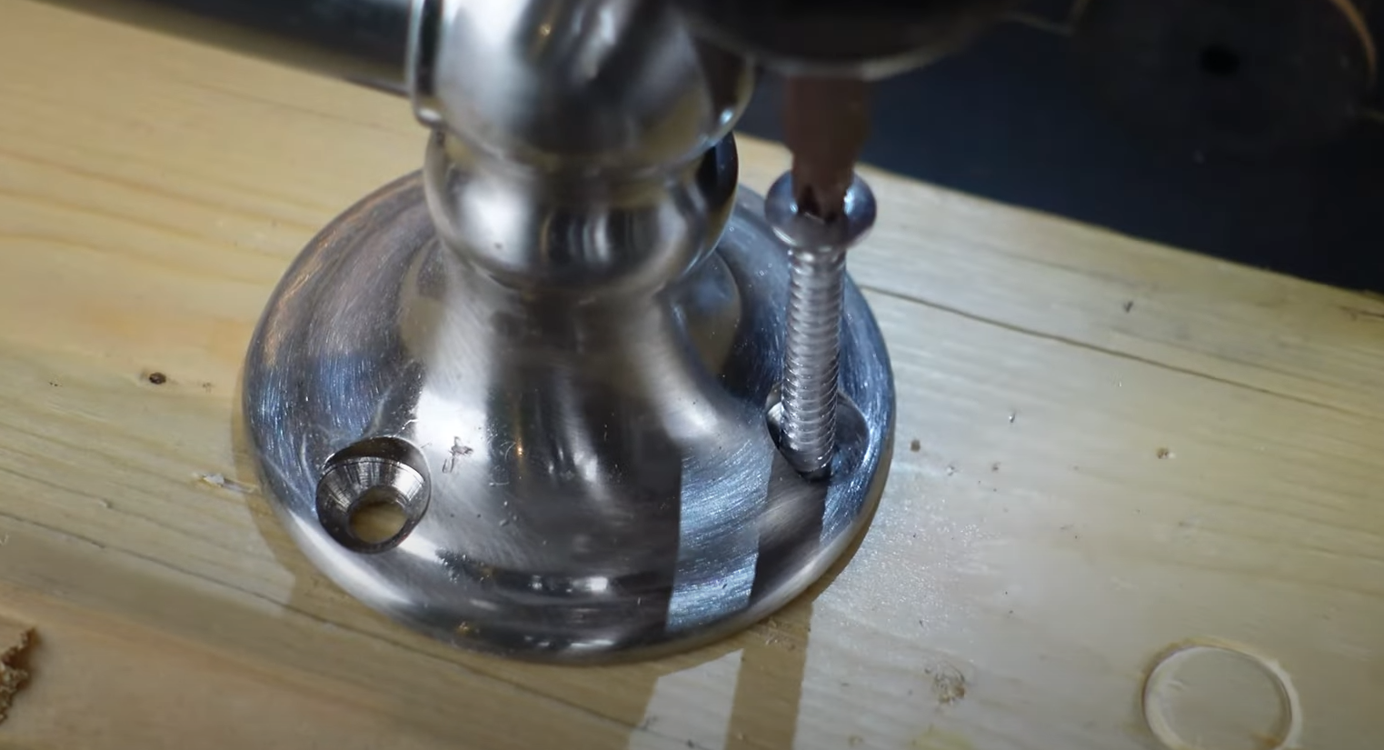 How to Unscrew a Screw Without a Screwdriver? - ToolsProfy