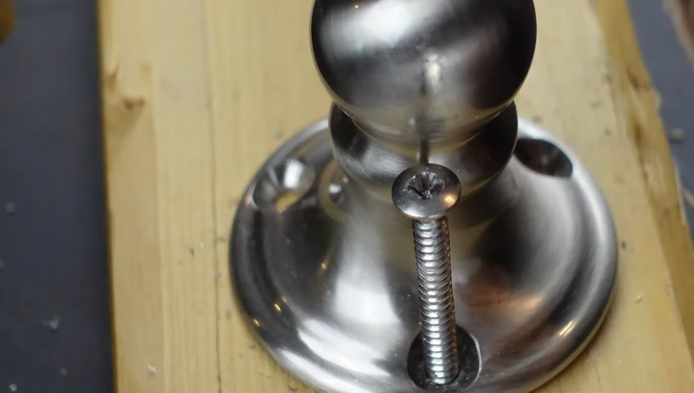 How to Unscrew a Screw Without a Screwdriver? - ToolsProfy