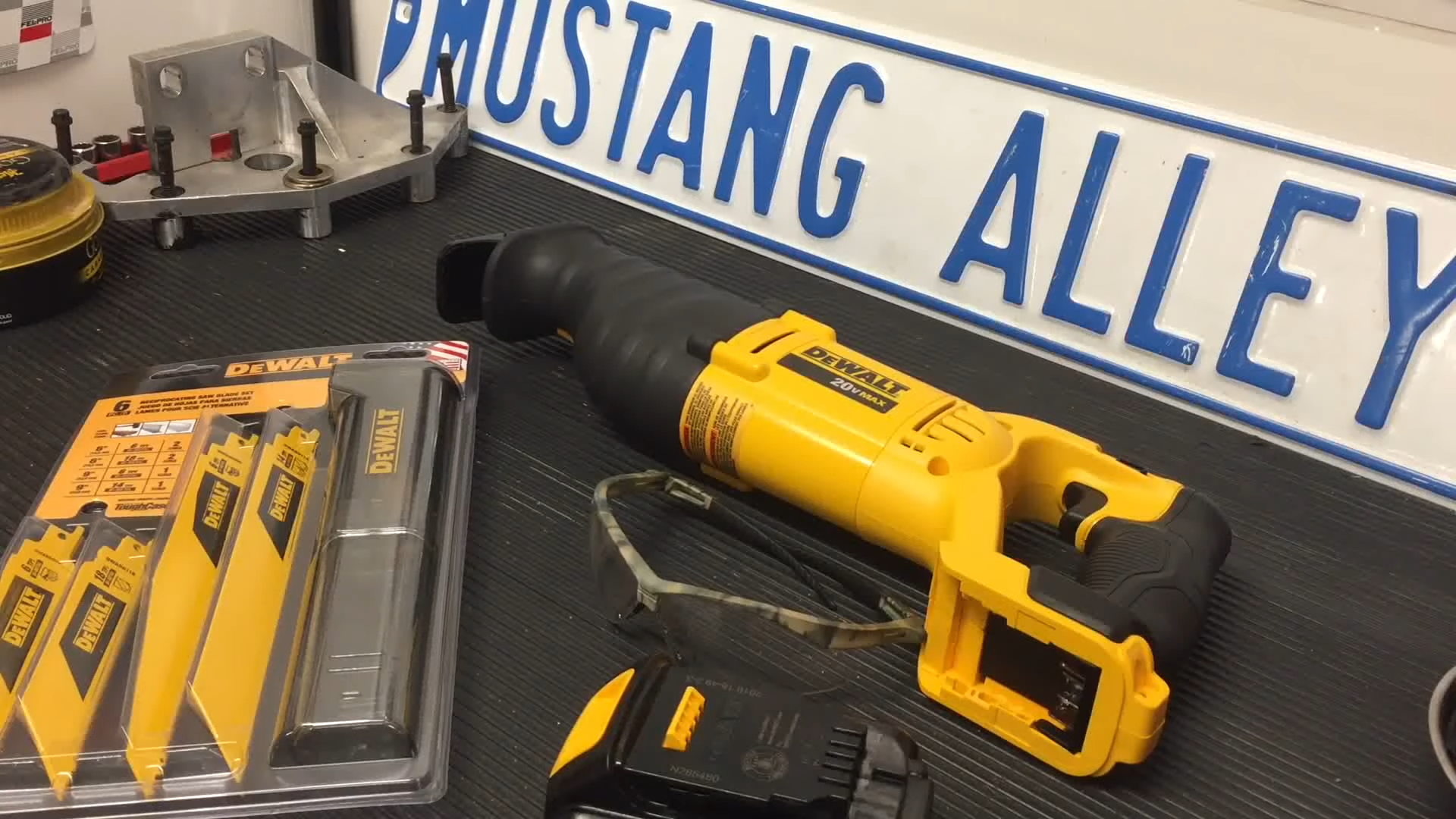 How to Change a Sawzall Blade? - ToolsProfy