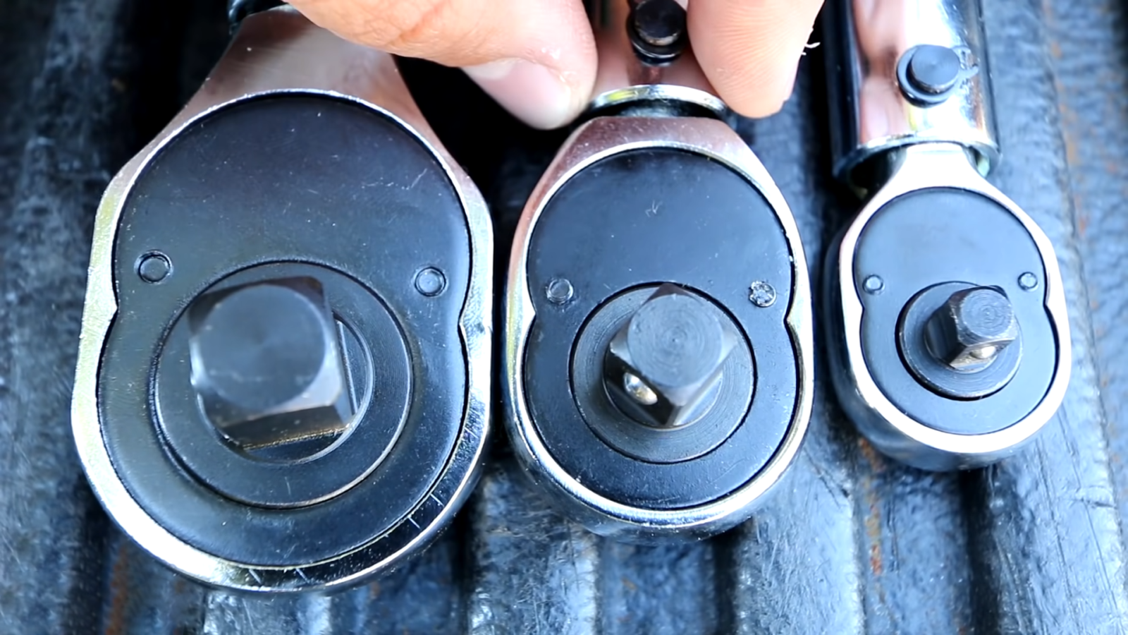 Breaker Bar vs. Torque Wrench: What’s the Difference? - ToolsProfy