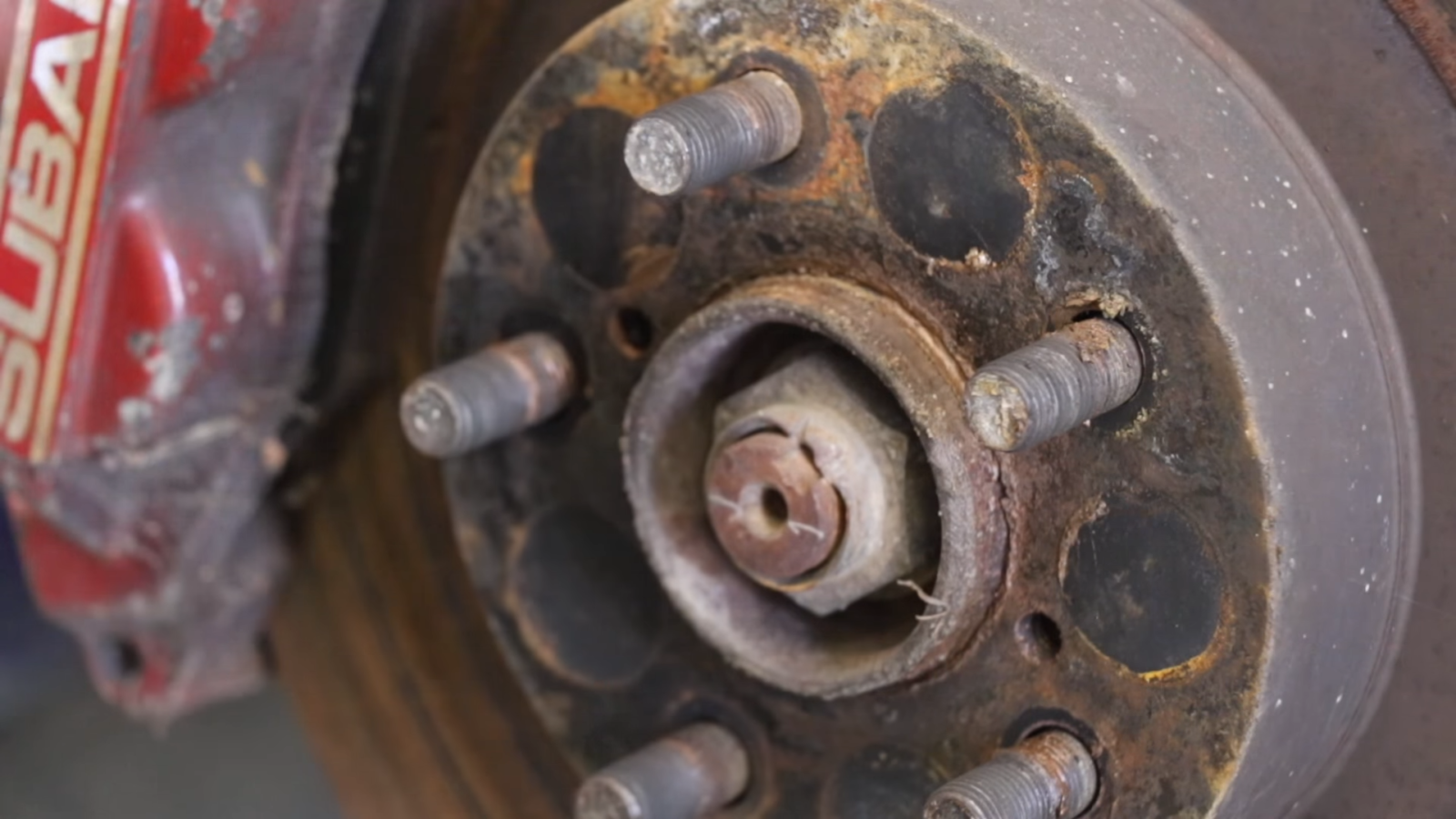 Lug Nut vs. Lug Bolt: What’s the Difference? - ToolsProfy