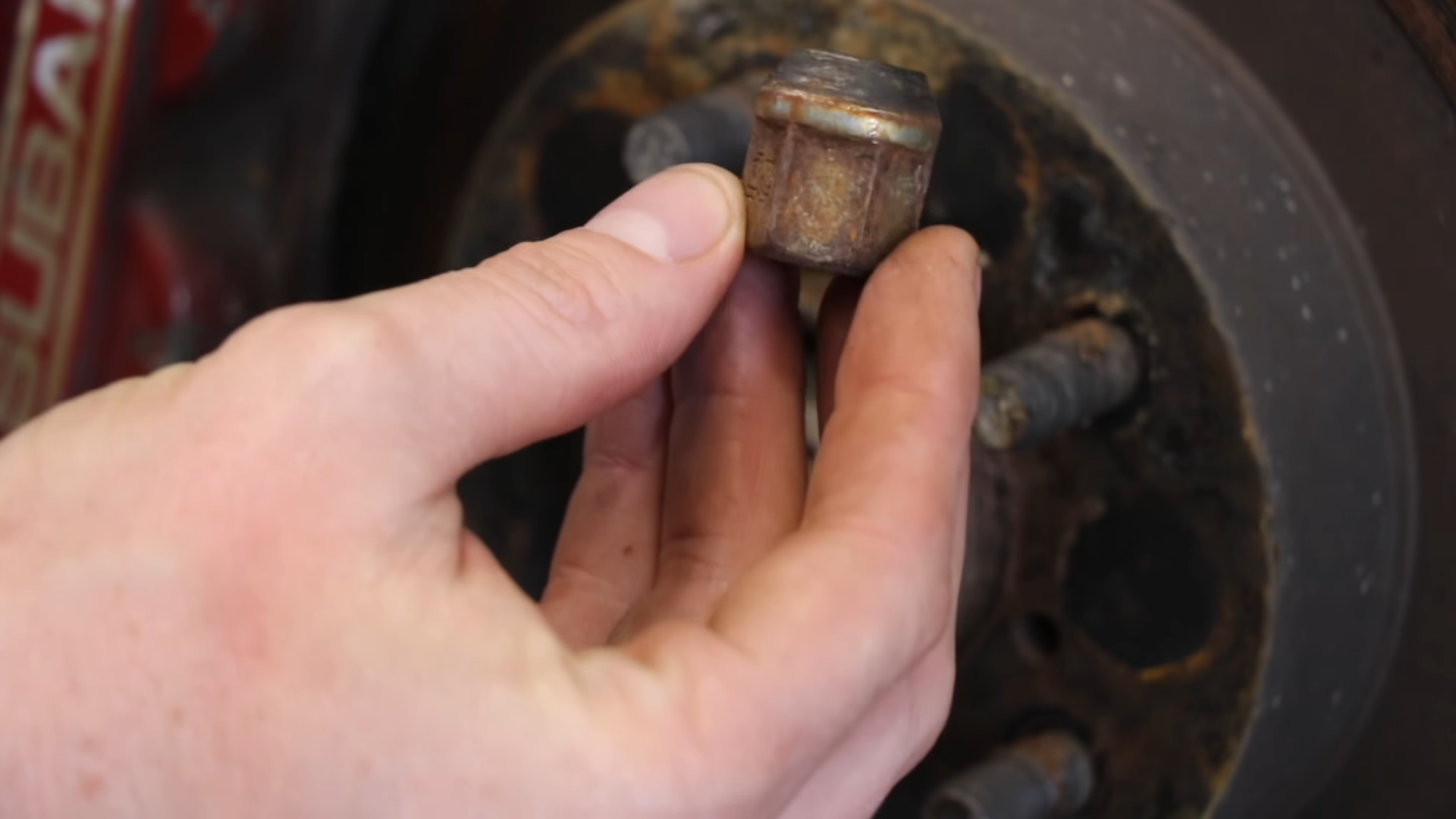 Lug Nut vs. Lug Bolt: What’s the Difference? - ToolsProfy